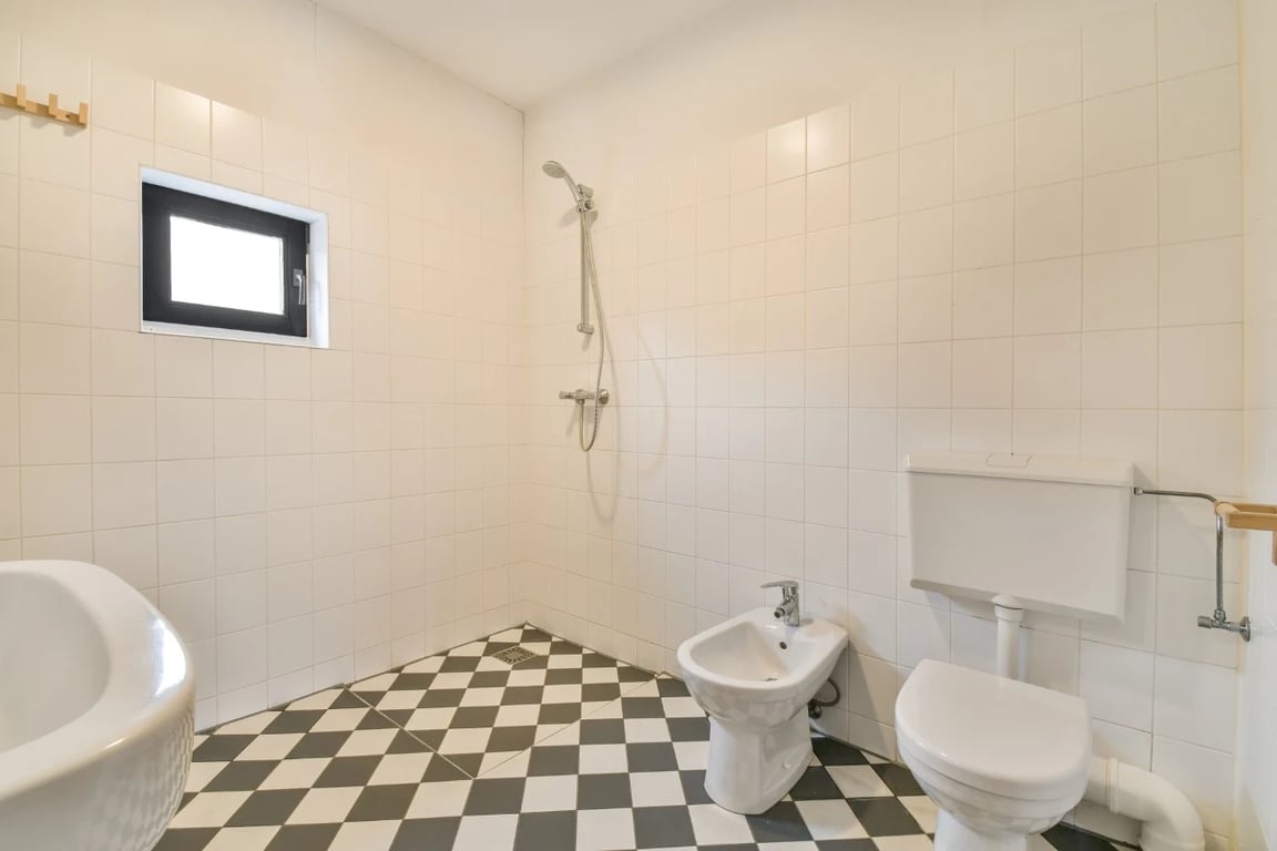 How to Clean a Wet Room Floor: 7 Best Ways